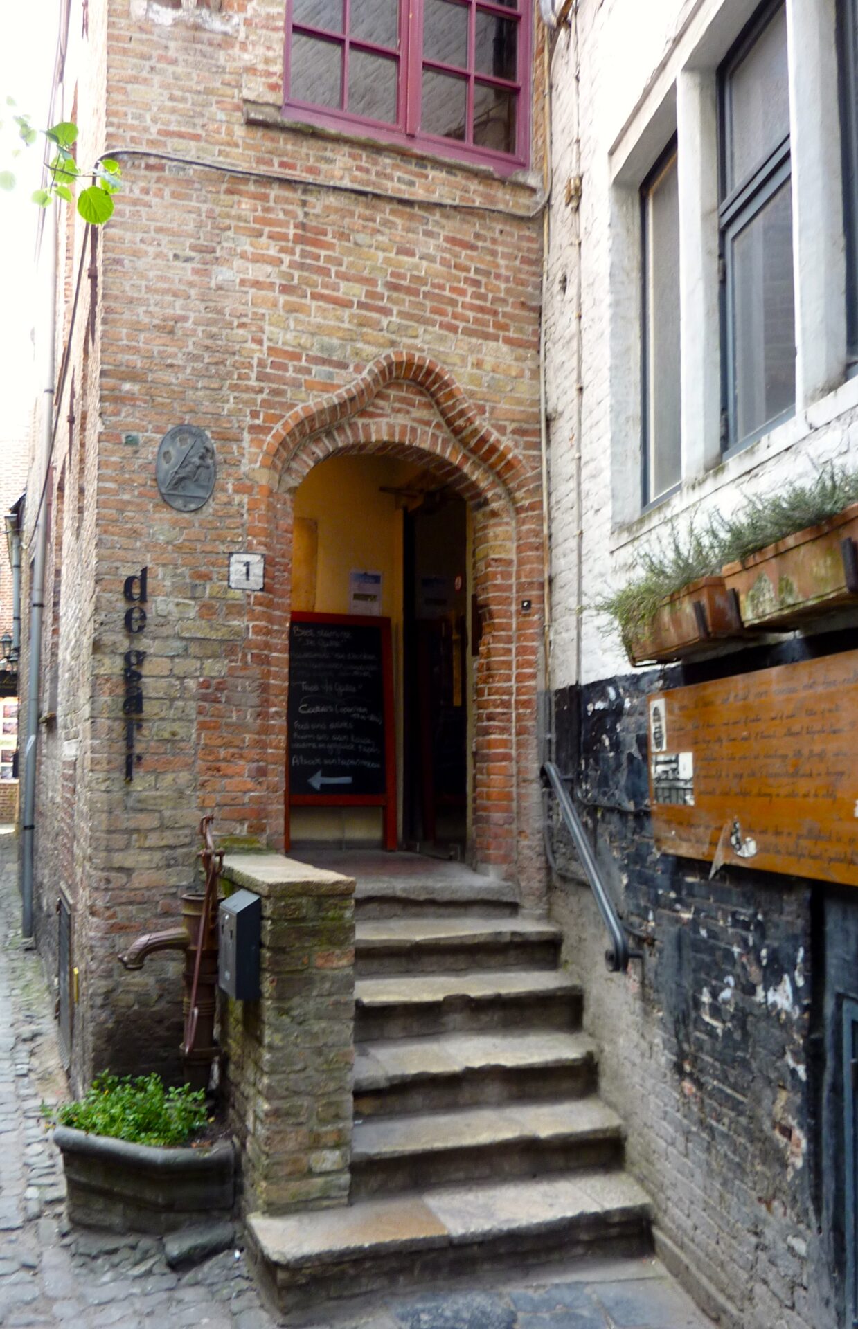 World's Best Beer Bars by Bill Yenne | Sweet Leisure